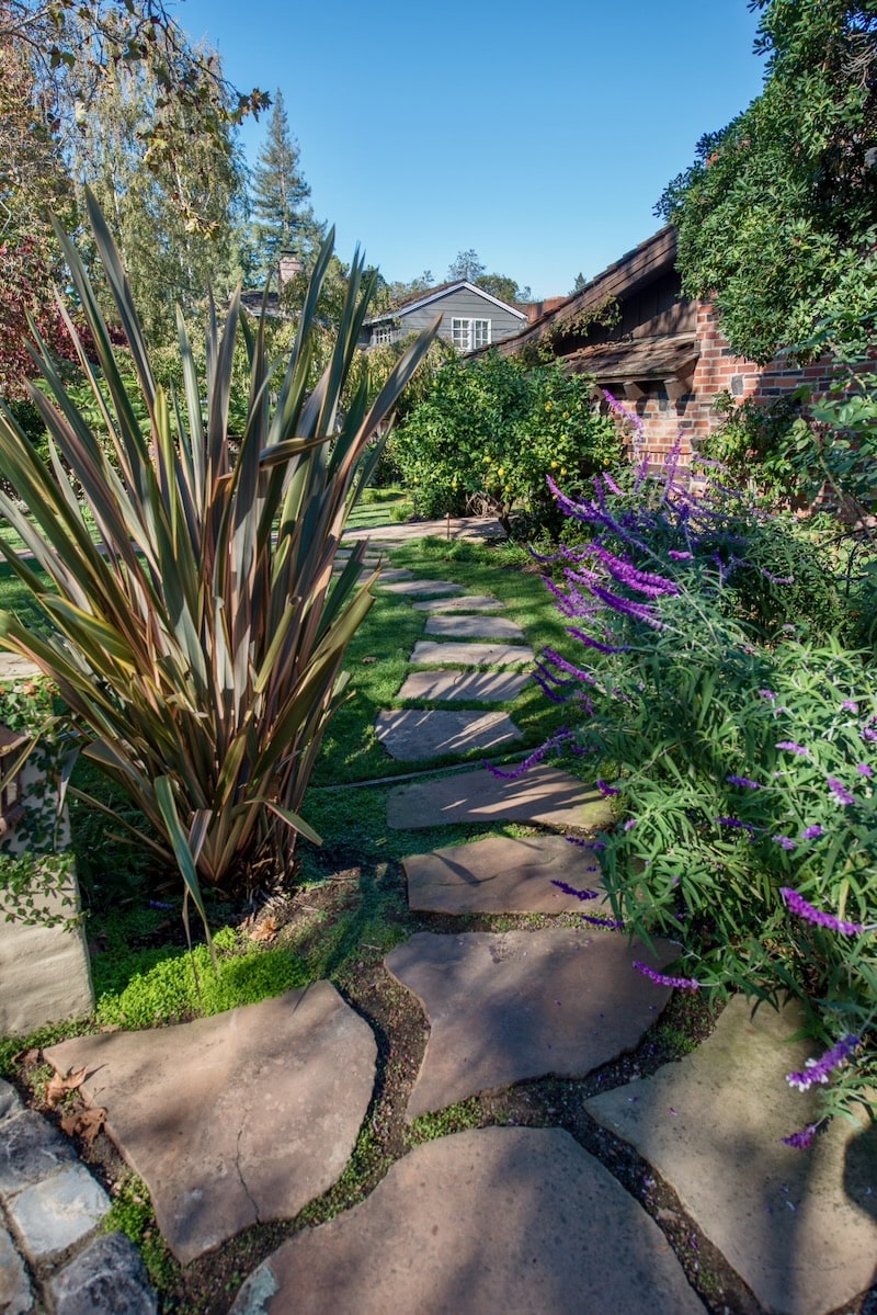 Choosing the Best Flagstone Pavers for Your Outdoor Space | Peninsula ...